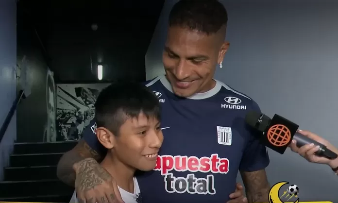 Paolo Guerrero sorprende a niño que dibujó álbum de mundial | América ...