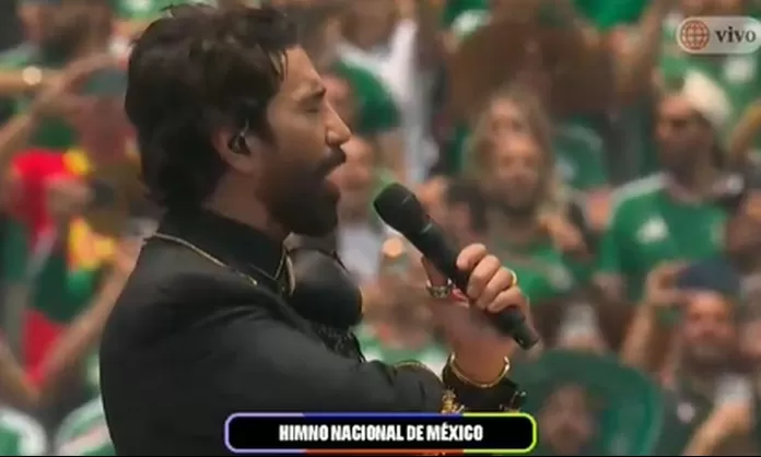 Alejandro Fernández cantó el Himno Nacional de México previo al partido ...