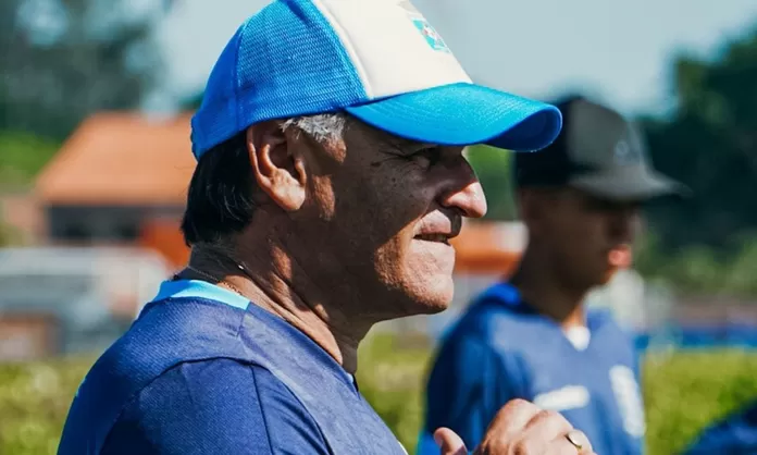 Carlos Bustos inició su etapa como entrenador del Blooming de Bolivia ...
