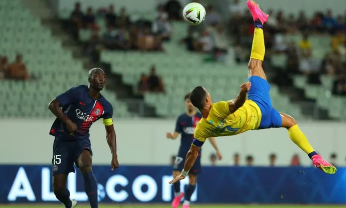 Cristiano Ronaldo y una espectacular chalaca ante el PSG | América Deportes