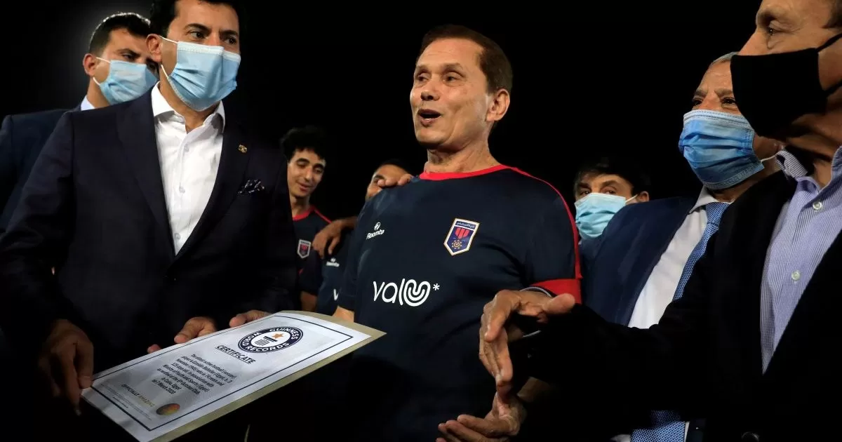 Ezzeldin Bahader fue reconocido como el jugador de fútbol más longevo ...