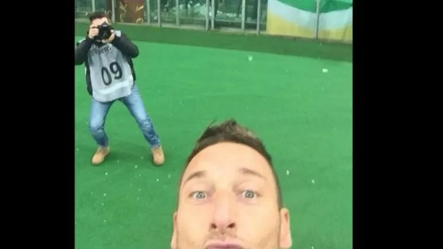 Francesco Totti y los memes tras su celebración con un selfie | América ...