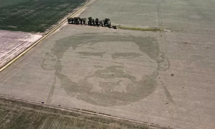 Lionel Messi recibió un maravilloso homenaje en un campo de cultivo ...