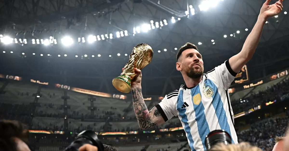Messi reveló que lloró al leer "La valija de Lionel", crónica de Hernán ...