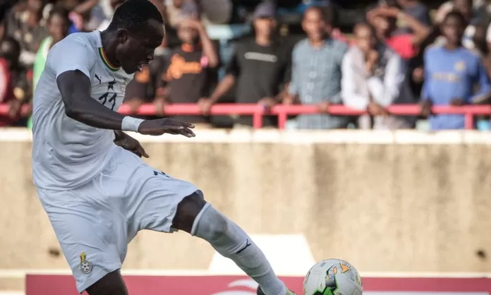 Raphael Dwamena murió tras desplomarse en pleno partido de la liga de ...