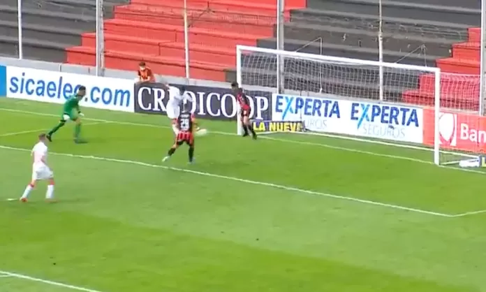 Jugador de Estudiantes hizo jugada maradoniana, pero con el arco vacío ... Jugador de Estudiantes hizo jugada maradoniana, pero con el arco vacío ...