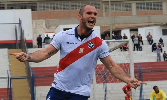 Adrián Zela se inspiró y anotó un golazo ante San Martín tras su ...