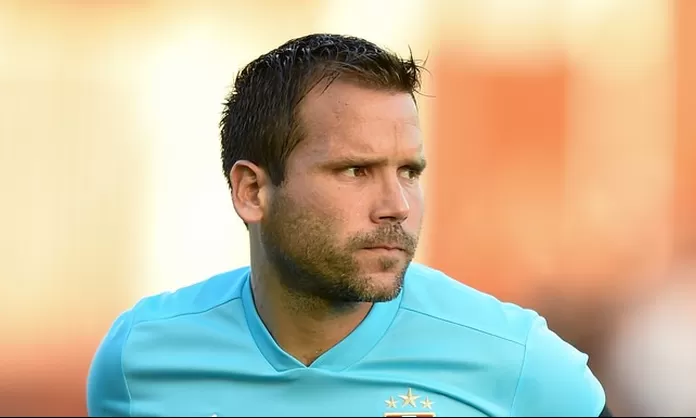 Sporting Cristal vs. Cienciano: Renzo Revoredo iba de titular, pero se ...