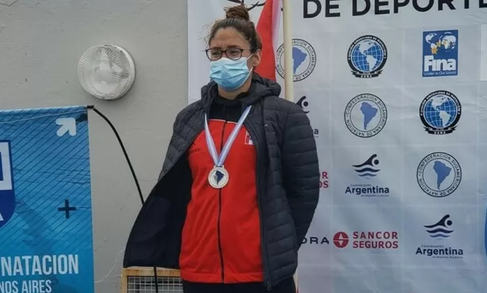 Nadadora peruana María Alejandra Bramont ganó medalla de plata en ...
