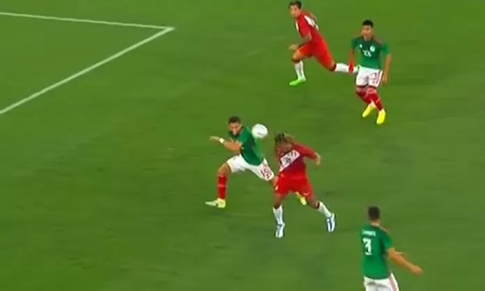 Perú vs. México: André Carrillo casi marca el 1-0 con un cabezazo ...