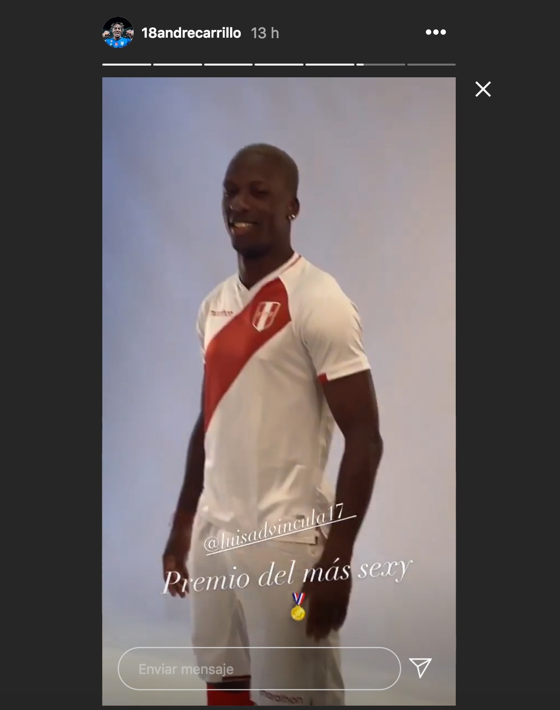 Selección Peruana André Carrillo Y Su Broma A Luis Advíncula Que Se
