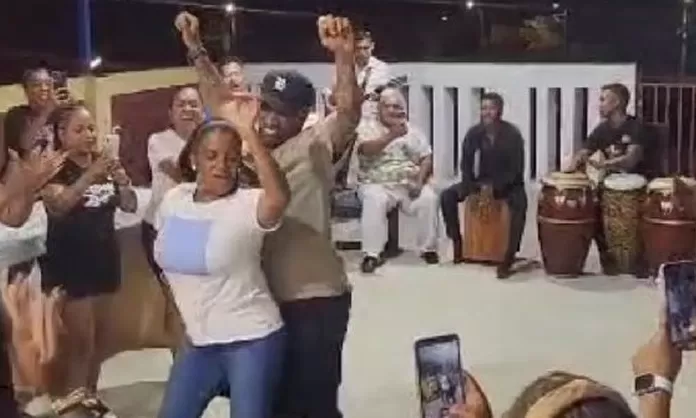 Jefferson Farfán bailó en el cumpleaños Mamá Charo | América Deportes