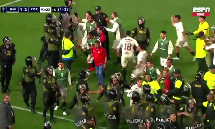 Universitario vs. Corinthians: Bronca, expulsados y final escandaloso en el Monumental | América ...