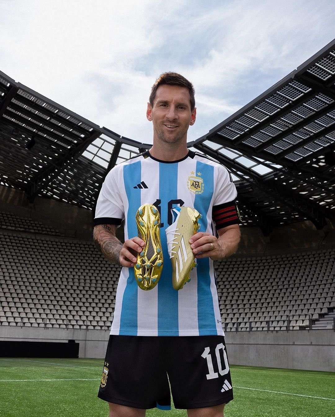 Lionel Messi presentó los nuevos botines que lucirá en Qatar 2022 ...