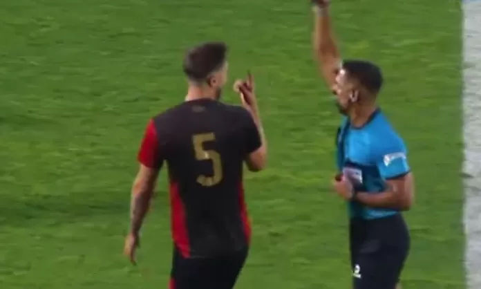 ¡El primer amonestado!: Deneumostier se gana la amarilla en el primer ...